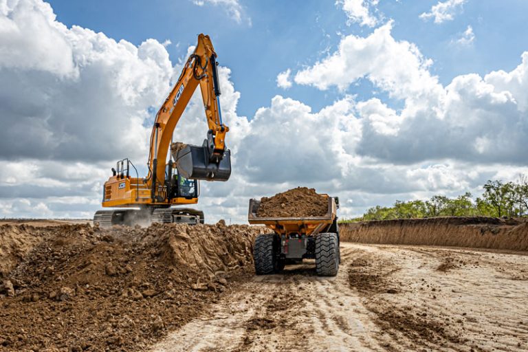 JCB Unveils 370X Crawler Excavator - Rock Products Magazine